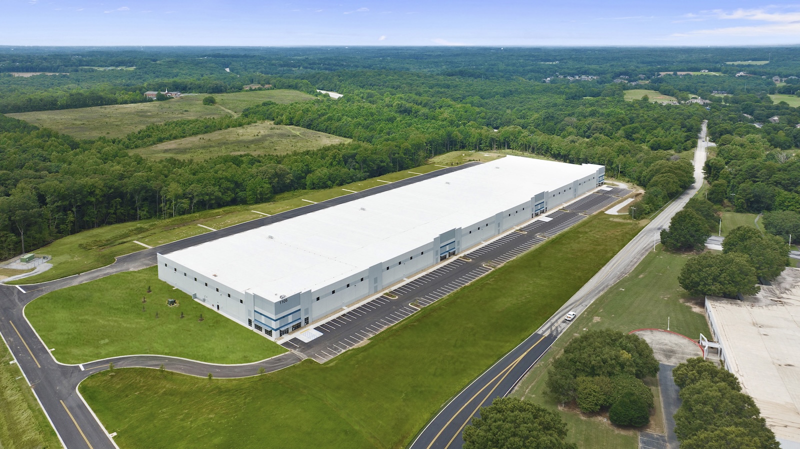 Hunt Midwest completes construction of first 258,801 SF logistics ...